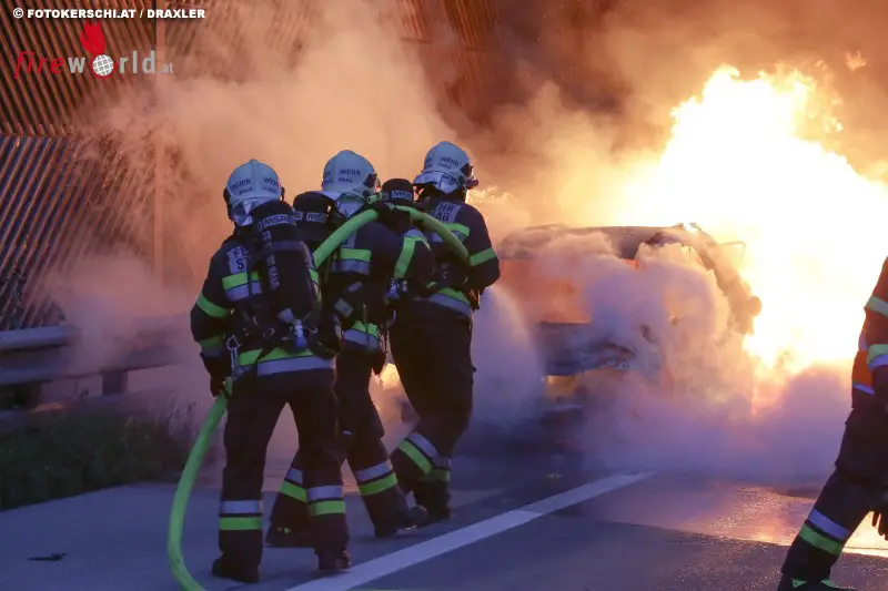 Nö: Auto auf der Westautobahn bei Haag in Vollbrand - Fireworld.at