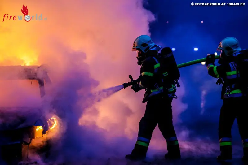 Nö: Auto auf der Westautobahn bei Haag in Vollbrand - Fireworld.at