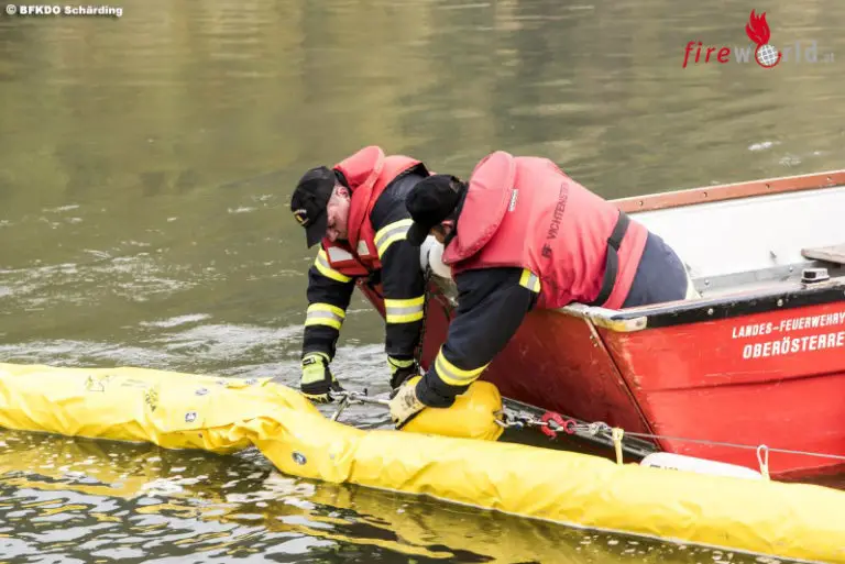 Oö: Feuerwehren beüben neue Ölsperren auf der Donau - Fireworld.at