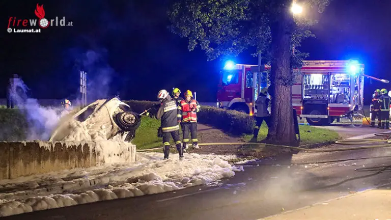 Oö: Pkw nach Kollision mit Mauer in Sipbachzell in Flammen - Fireworld.at