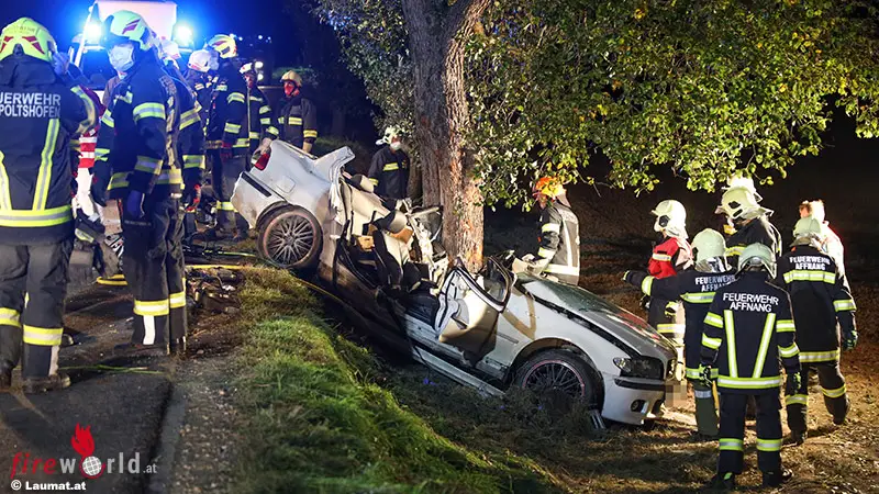 Oö: Pkw seitlich gegen Baum → zwei Eingeklemmte in Gaspoltshofen - Fireworld.at