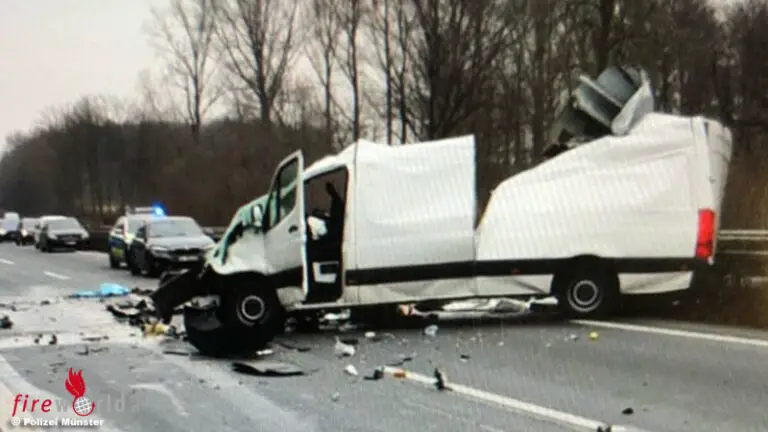 D: Sprinter bei Auffahrunfall auf A1 völlig aufgerissen → Fahrer ...