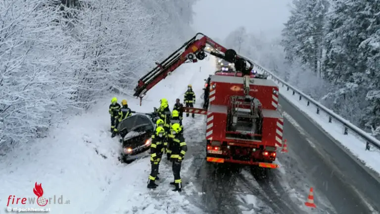 Oö: Winterlicher Pkw-Ausrutscher auf der B 1 in Attnang-Puchheim - Fireworld.at