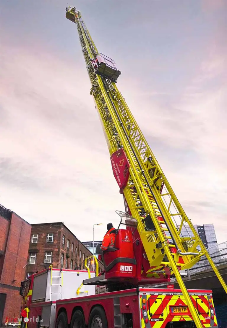 Magirus liefert für die Feuerwehr London die höchsten Drehleitern ...