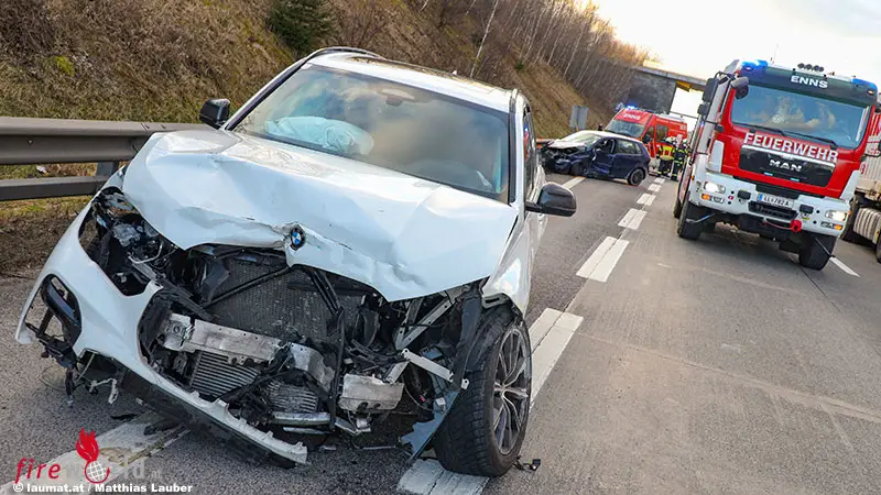 Oö: Zwei Verletzte bei Pkw-Kollision auf der Westautobahn (A1) bei Enns - Fireworld.at