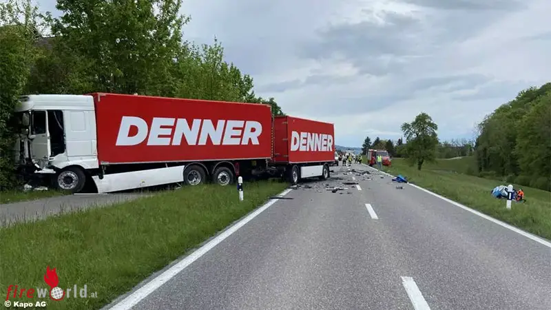 Schweiz: Pkw gerät auf Gegenfahrbahn und kollidiert mit Lkw → ein Toter (66) zwischen ...