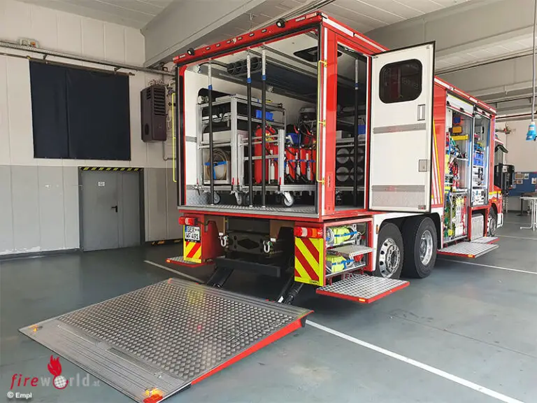 Empl liefert Industrielöschfahrzeug (ILF) auf Mercedes Benz Econic 2635 ...