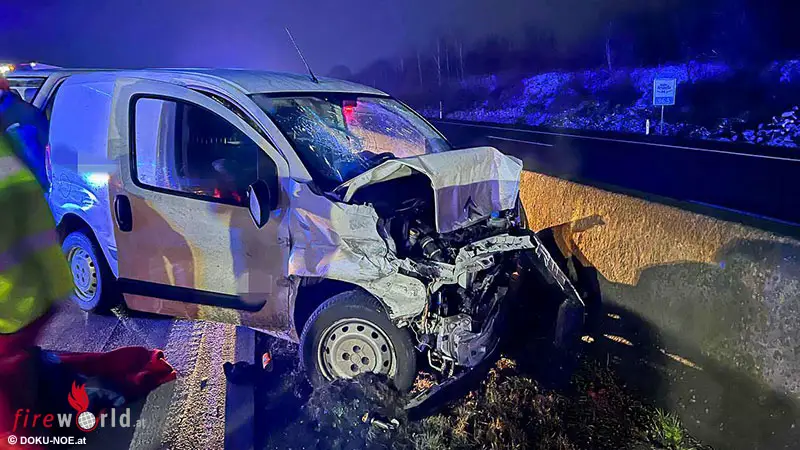 Nö: Eine schwer- und eine leicht verletzte Person bei Pkw-Unfall auf A ... Nö: Eine schwer- und eine leicht verletzte Person bei Pkw-Unfall auf A ...