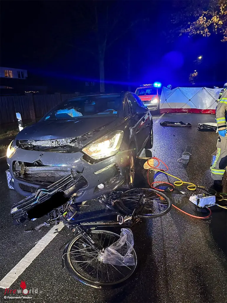 D: Radfahrer klemmt nach Kollision mit Pkw in Vreden unter Auto - Fireworld.at