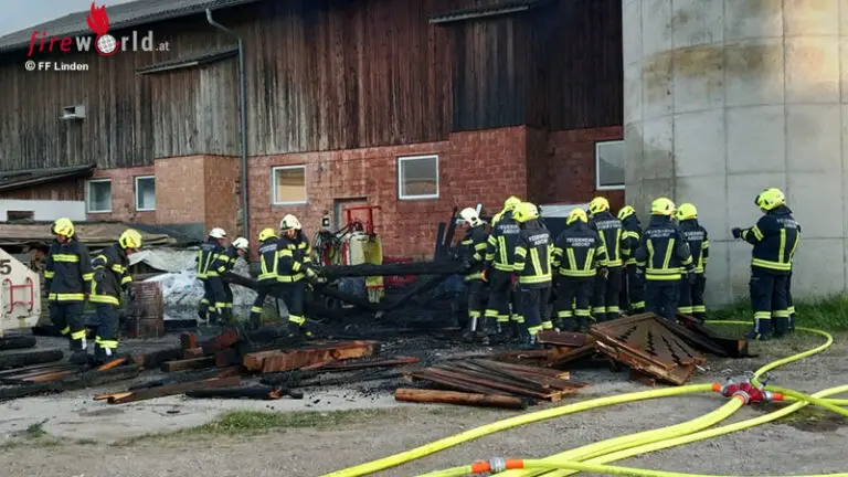 Oö: Altholz-Stapel brennt neben dem Wirtschaftsgebäude - Fireworld.at