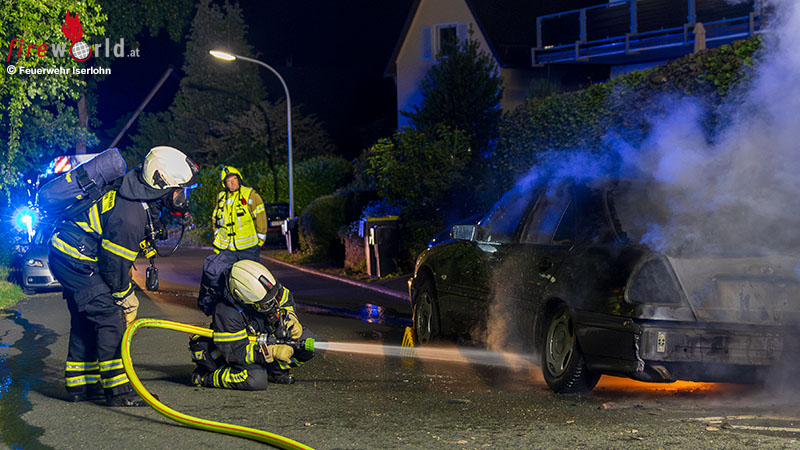 D: Pkw-Brand in Iserlohn greift auf angrenzende Hecke über - Fireworld.at