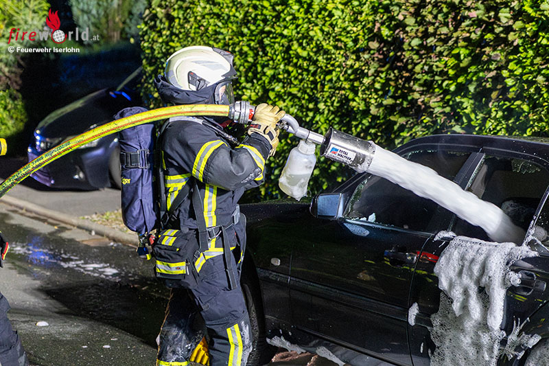 D: Pkw-Brand in Iserlohn greift auf angrenzende Hecke über - Fireworld.at