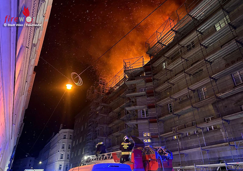 Wien: Alarmstufe 3 bei Dachbrand im 20. Bezirk → 85 Personen von ...
